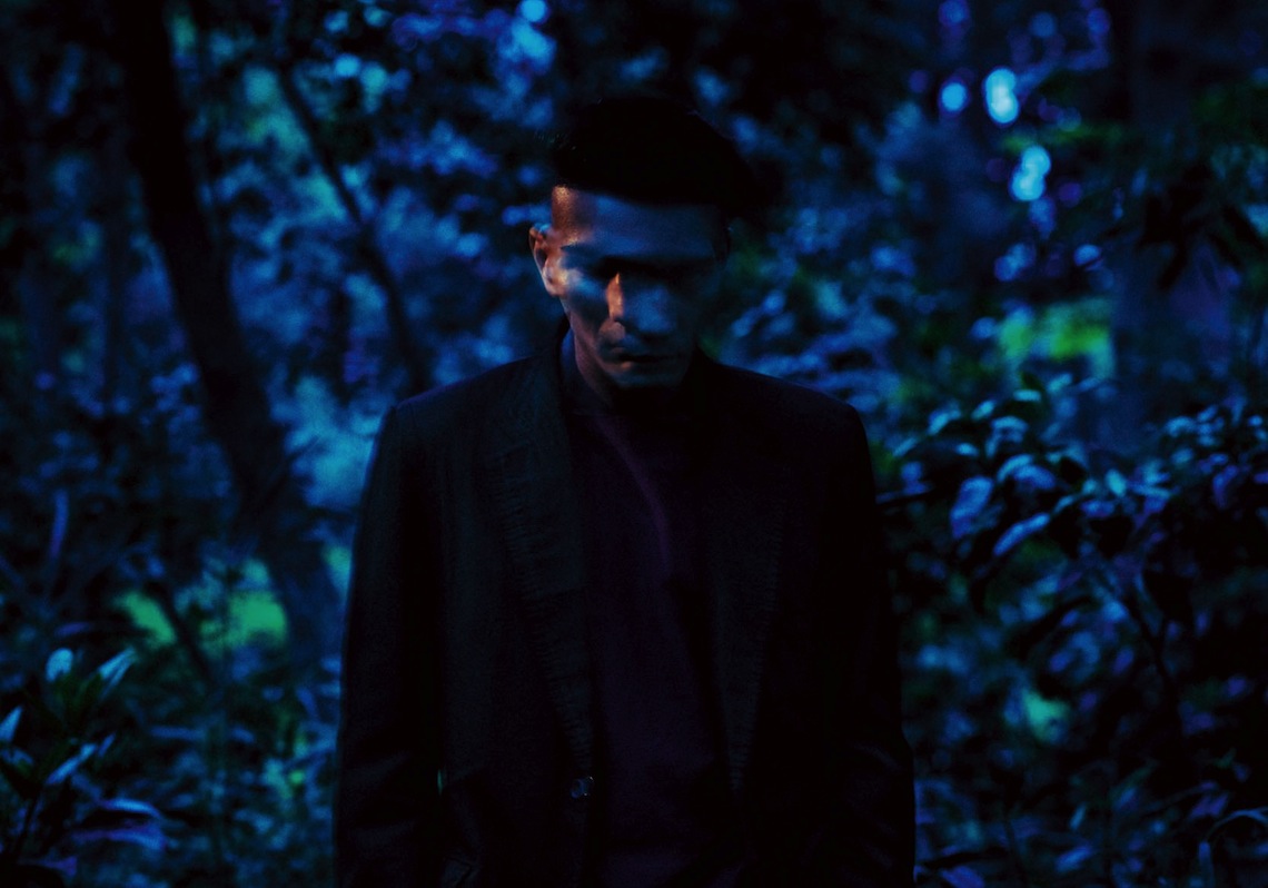 【インタビュー】孤高の天才ラッパーAKLO。最新作で“枠からはみだした”彼の進化に迫る | Qetic