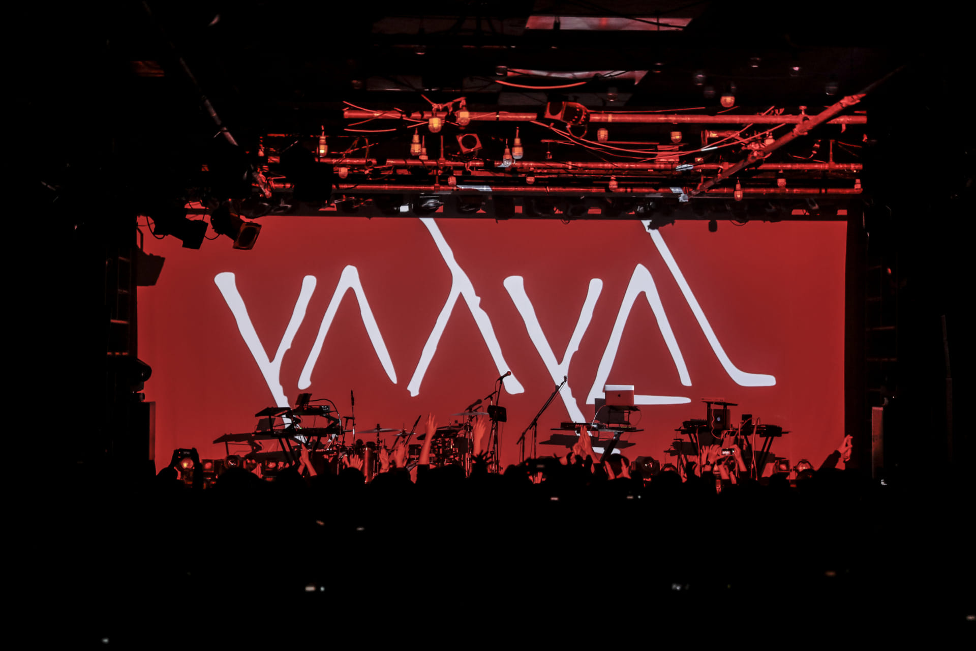 yahyel、2ndアルバム『Human』リリースツアー開幕！初日、恵比寿LIQUIDROOM公演ライブレポート公開！ | Qetic