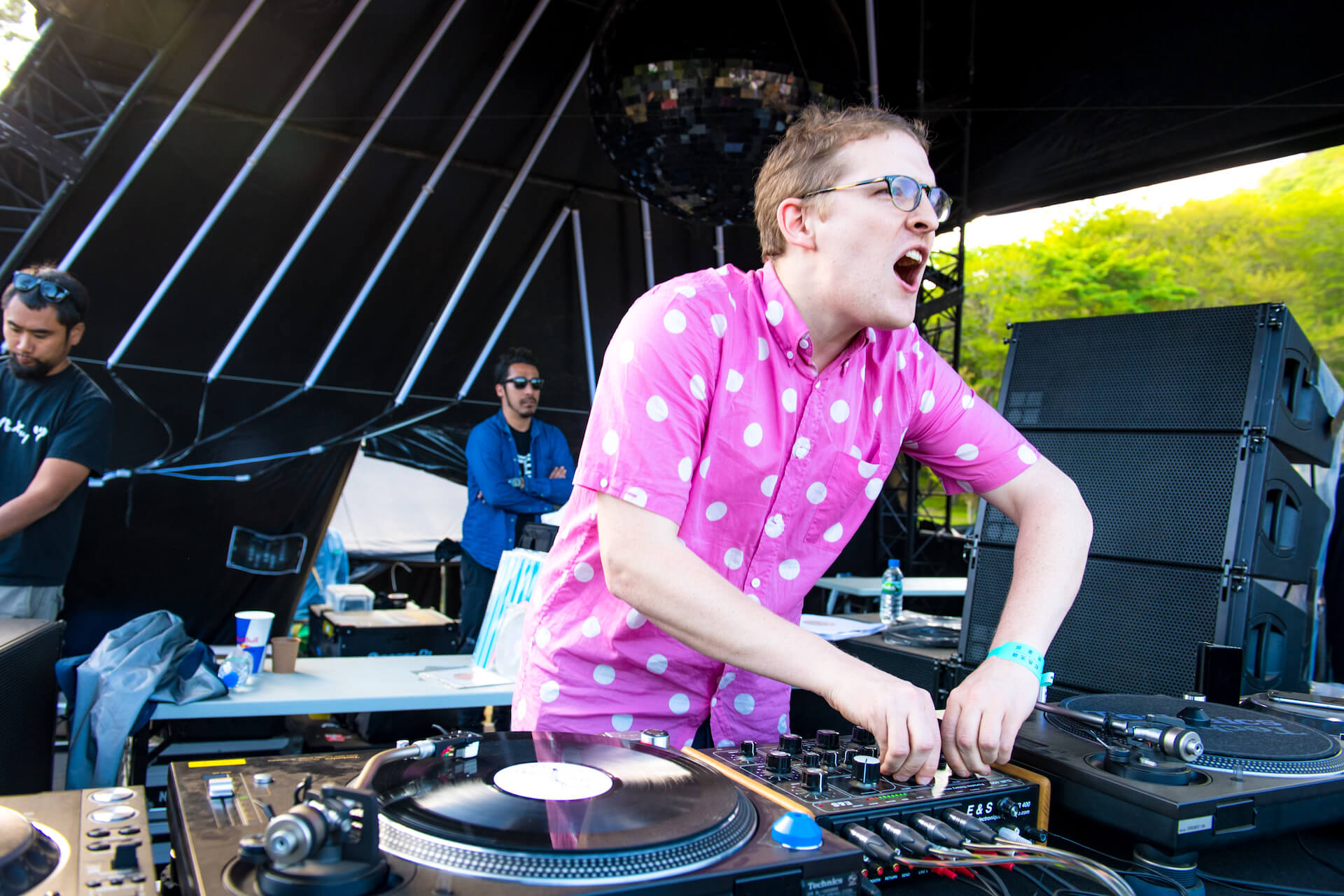 Floating Pointsが登場決定！RAINBOW DISCO CLUBが18時間ノンストップでお届けする、初野外オールナイト公演が開催 | Qetic