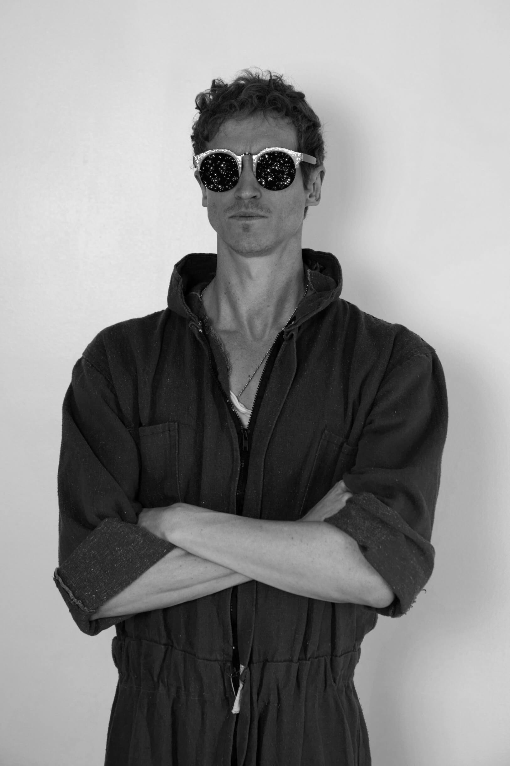 Louis Cole来日決定！自身のバンドを率い、さらにホーン隊6名を加えた大編成でジャパンツアー開催 | Qetic